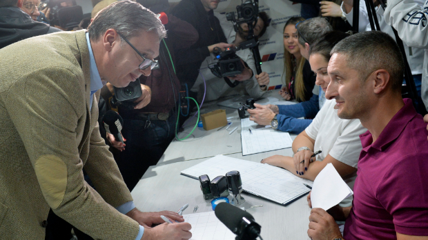 РТС :: Избори 2023 :: СНС почео прикупљање потписа, Вучић дао подршку листи