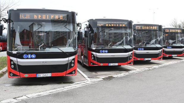 Инцидент на Бановом брду – возач аутомобила шипком поломио стакла ...