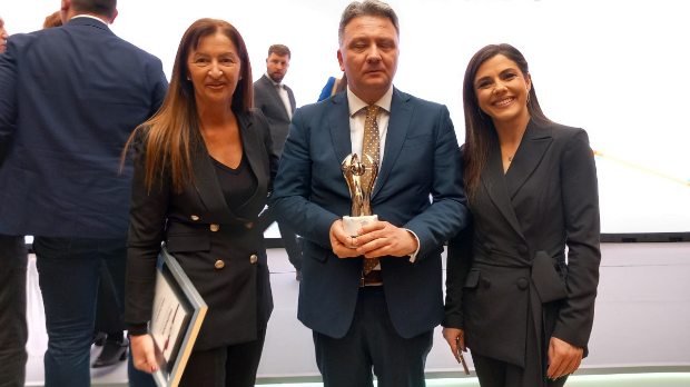 Naledovo priznanje Vanji Ratković Živanović, urednici Jutarnjeg ...
