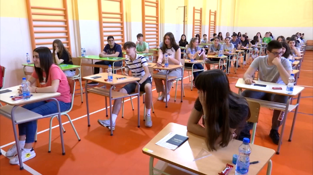 РТС :: Друштво :: Завршни испит за ученике осмог разреда 17, 18 и 19 јуна