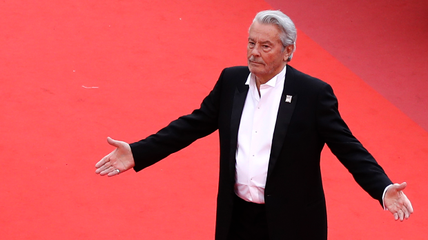 Alen Delon sahranjen na svom imanju u „najstrožoj privatnosti“ | Svet ...