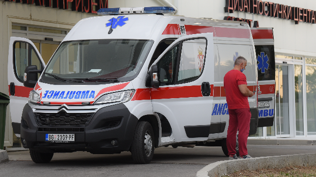 Četvoro povređenih u direktnom sudaru dva vozila na putu između Bora i ...