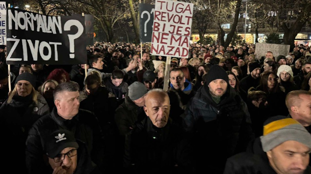 Одавање поште и протести на Ловћену и у Подгорици због масовног убиства ...