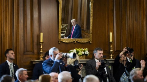 РТС :: Свет :: Помпезне најаве и нови обрт – шта је натерало Трампа да ...