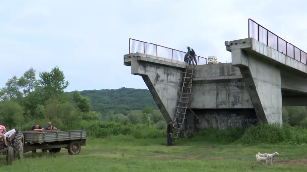 Donje Krajince - uz merdevine pa na most - Naslovi.net