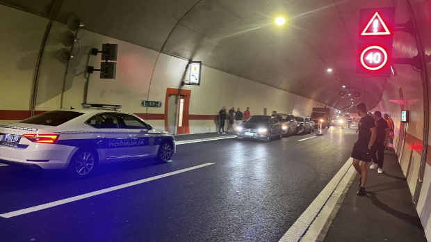 Lančani sudar u tunelu Laz, nakon pola sata saobraćaj normalizovan | Hronika | RTS