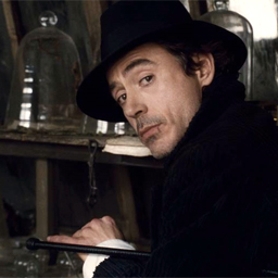 RTS :: Film i TV :: Holmsova „Igra senki“