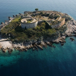 Monstrum-sirena sa ostrva Mamula | Film i TV | RTS