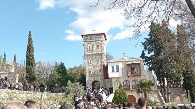 Umirovljeni episkop Atanasije sahranjen u manastiru Tvrdoš | Region | RTS