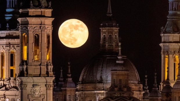 РТС :: Наука :: Крвави супермесец мегазвезда вечери широм планете