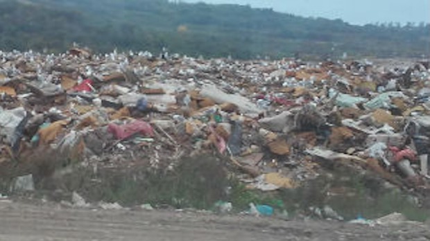 U Srbiji niču planine građevinskog otpada – zašto kasni reciklaža za ...