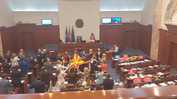 Собрање после три дана расправе и инцидената усвојило француски предлог ...