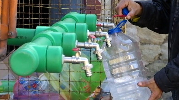 Stanovnik Srbije godišnje popije 70 litara flaširane vode, stručnjaci ...