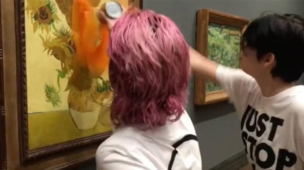 RTS :: Priroda :: Eko-aktivisti bacili supu od paradajza po Van Gogovim ...