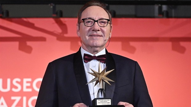 RTS :: Svet poznatih :: Kevin Spejsi nagrađen za životno delo: Hvala ...