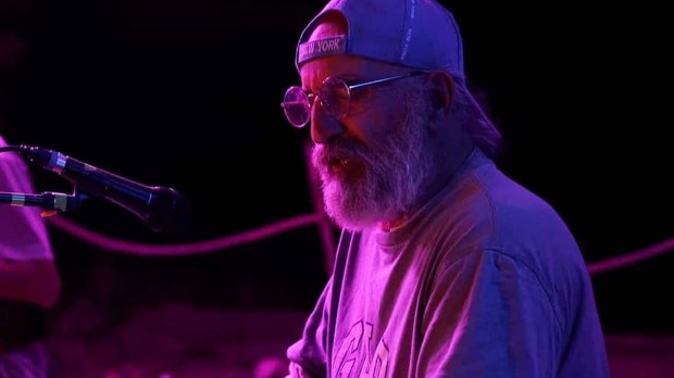 RTS :: Svet poznatih :: Preminuo muzičar Veljko Nikolić, popularni Papa Nik